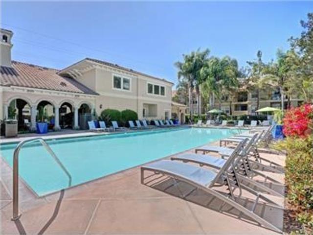 Apartment in quiet area, spacious with big kitchen. Pet OK!