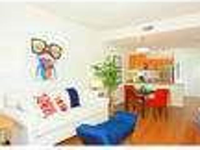 Apartment in quiet area, spacious with big kitchen. Pet OK!