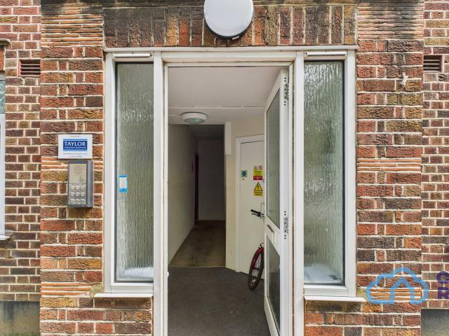apartment in RM1 Hainault Road | Leytonstone | London | E11 1EJ