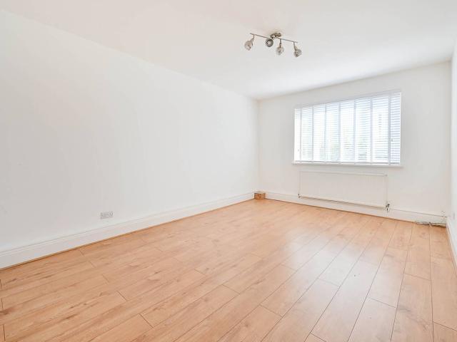 apartment in Robin Hood Way