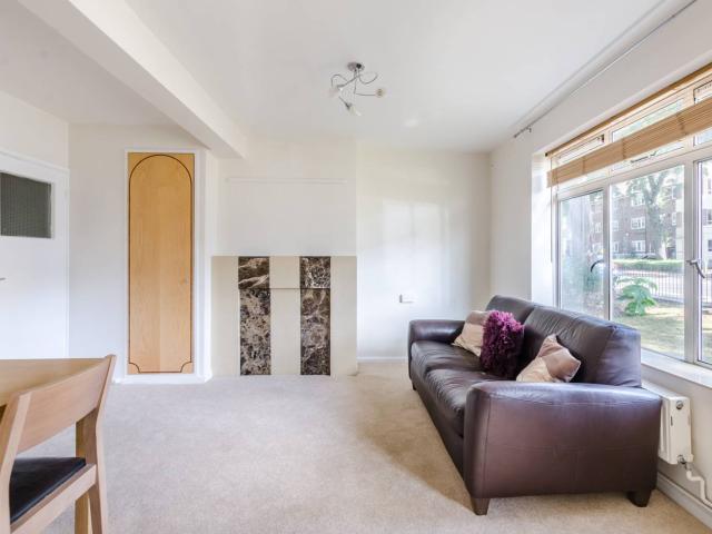apartment in Rodenhurst Road