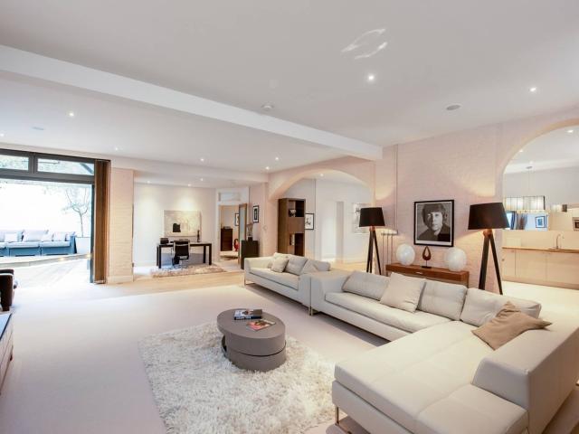 apartment in Roland Gardens