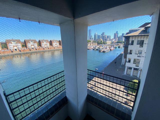apartment in Rope Street, Canada Water, SE16