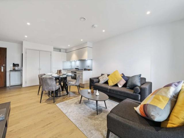 apartment in Raglan House, London, SE1 6TJ