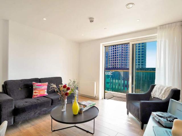 apartment in Raglan House, London, SE1 6TJ