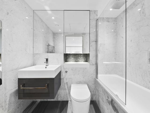 apartment in Raglan House, London, SE1 6TJ