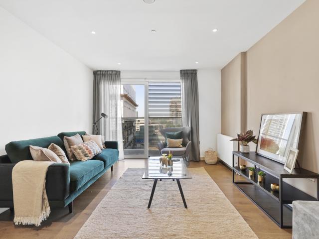 apartment in Raglan House, London, SE1 6TJ