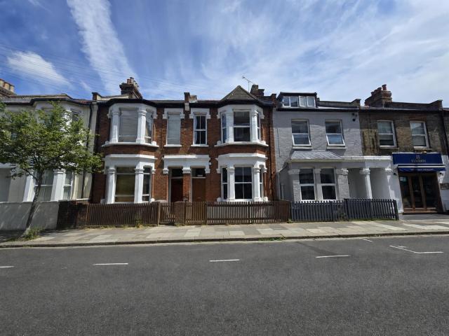 Apartment In Rainville Road, London W6
