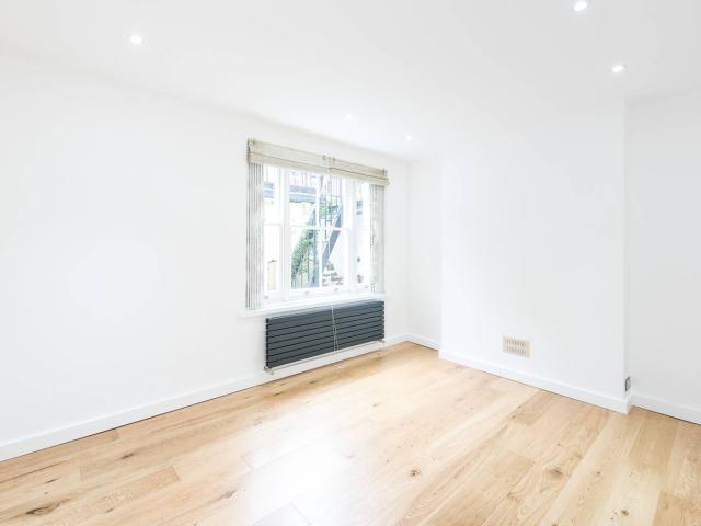 apartment in Ranston St