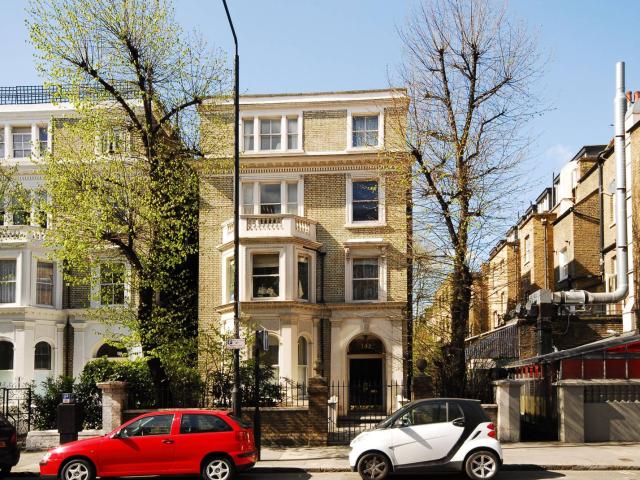 apartment in Redcliffe Gardens