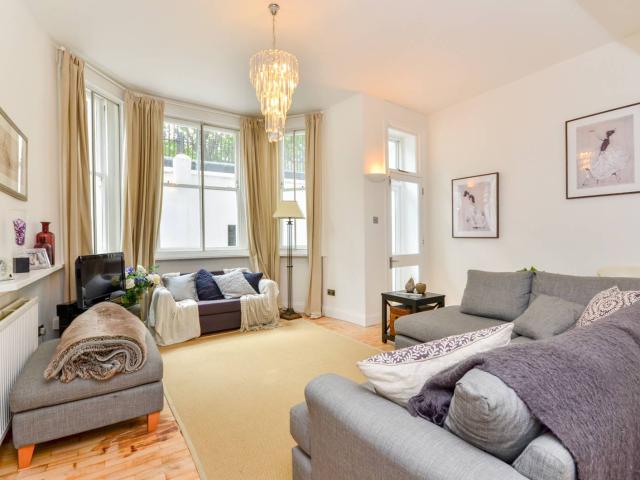 apartment in Redcliffe Square