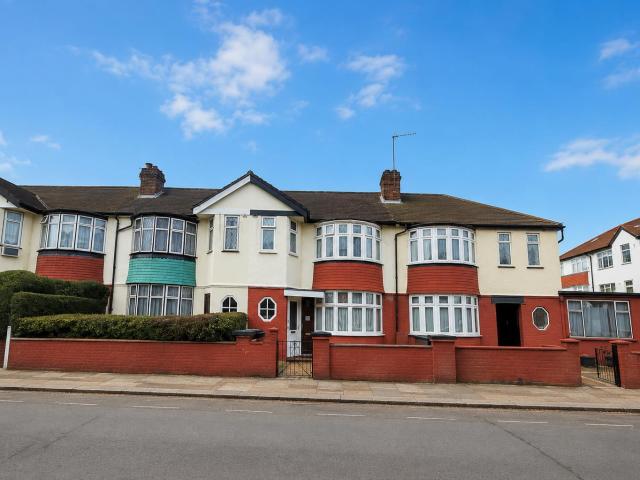Apartment In Riverside Road, London N15
