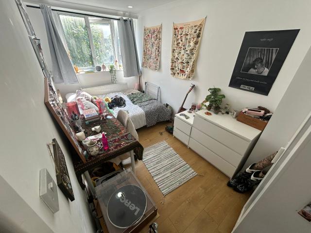 apartment in Rivett House, London, SE1