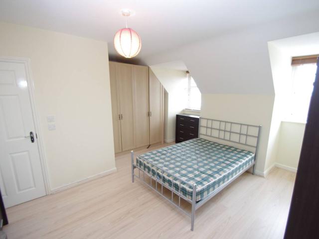 apartment in Rickmansworth Road Wd18