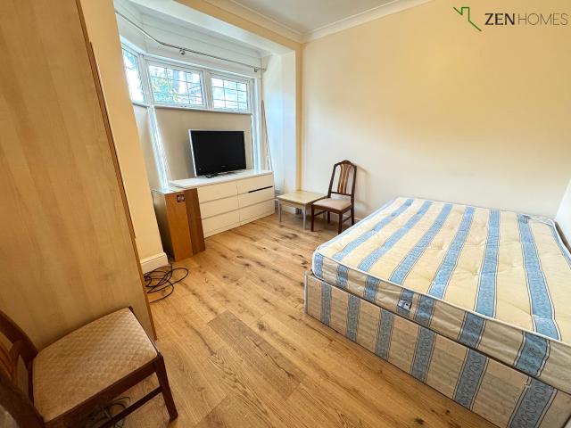 apartment in Russell Avenue, London