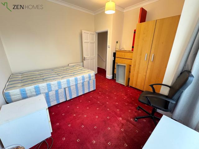 apartment in Russell Avenue, London