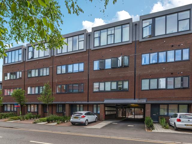apartment in Woking