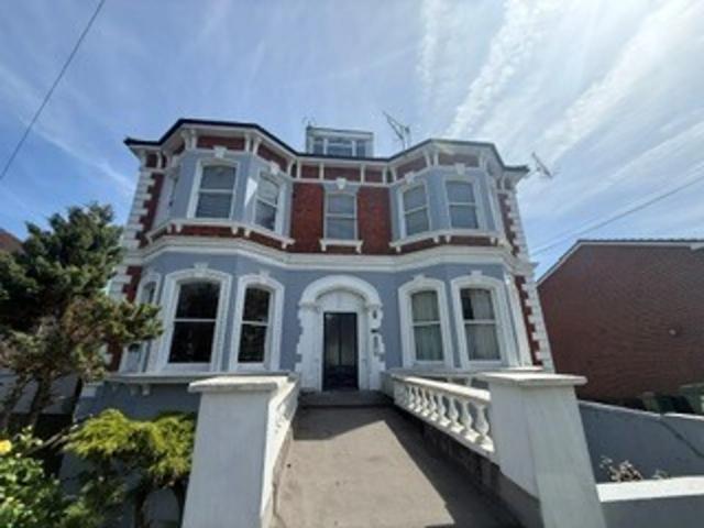 apartment in Woodbury Park Road Tunbridge Wells