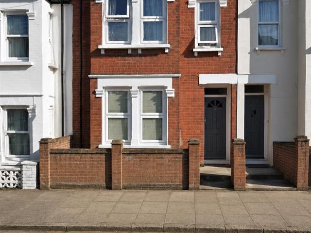 Apartment In Woodcote Place, London Se27