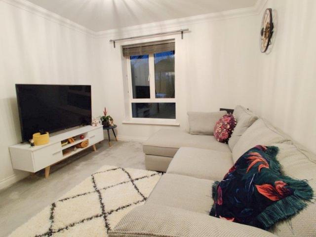 apartment in Woodcote Road, Wallington, SM6