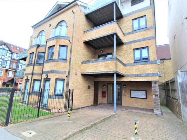 apartment in Woodstock Road, Croydon