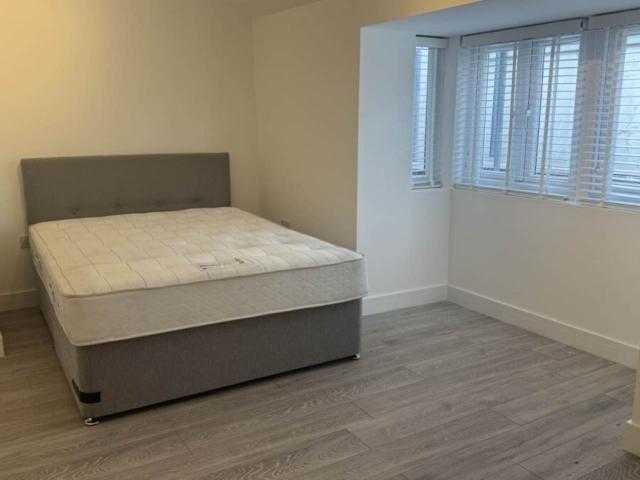 apartment in Woodville Road, Cathays, Cardiff
