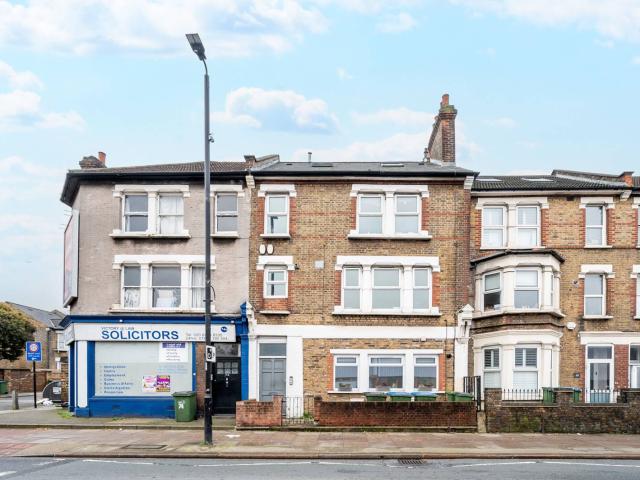 apartment in Woolwich Road