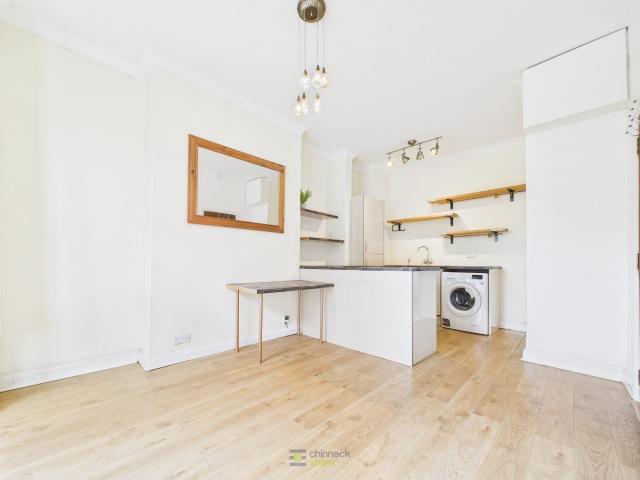 apartment in Waverley Road, Southsea, PO5
