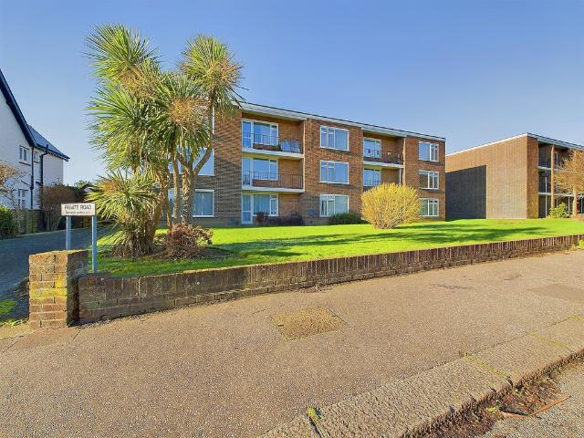 apartment in Wallace Avenue, Worthing, BN11 5QD