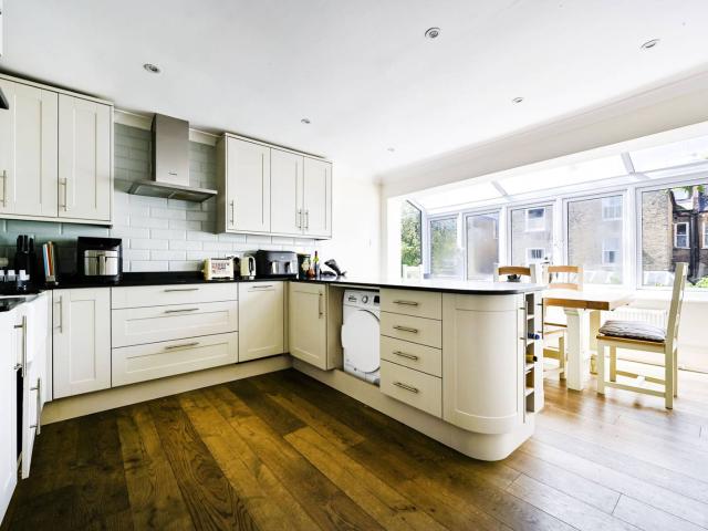 apartment in Wandsworth Bridge Road