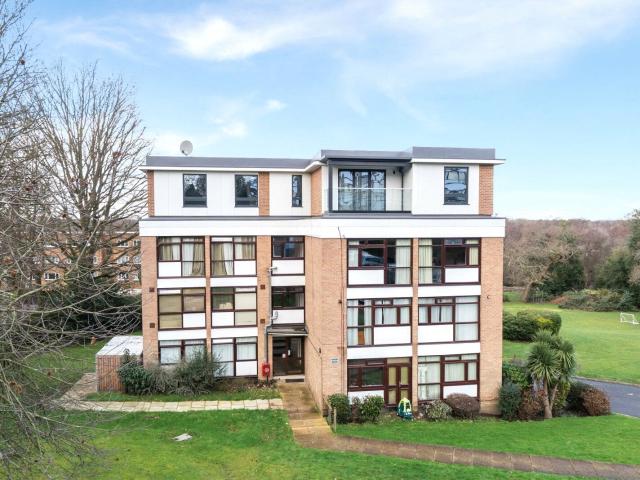 apartment in Weybridge