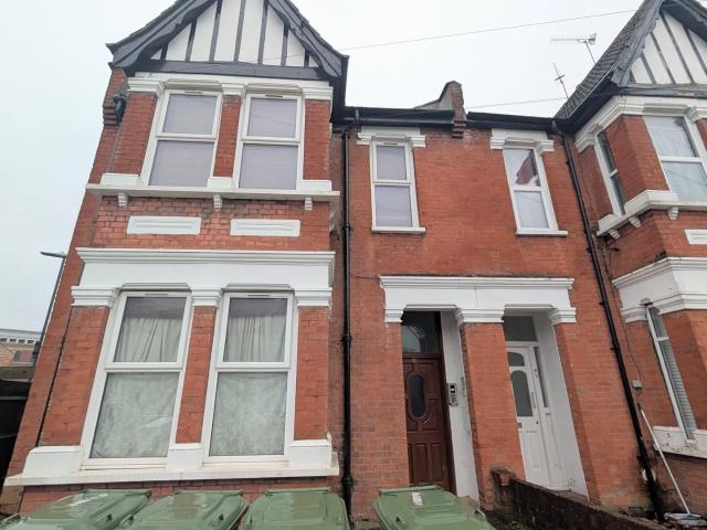 apartment in Welldon Crescent Harrow, HA1