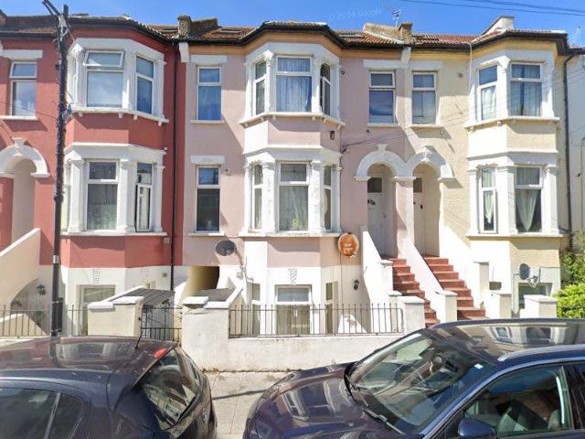 Apartment In Weston Road, Southend