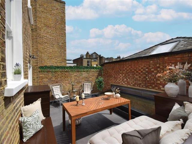 apartment in Westbourne Park Road, W11