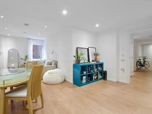 apartment in Wharf Road, London, N1