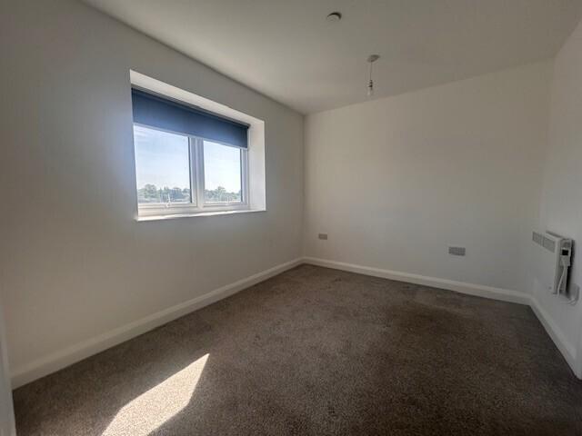 apartment in White Rose Apartments, Stockwood Gardens, Luton