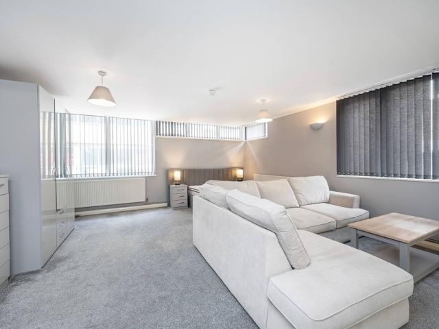 apartment in Whitechapel Road