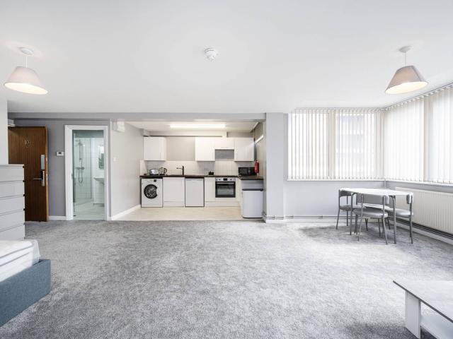 apartment in Whitechapel Road