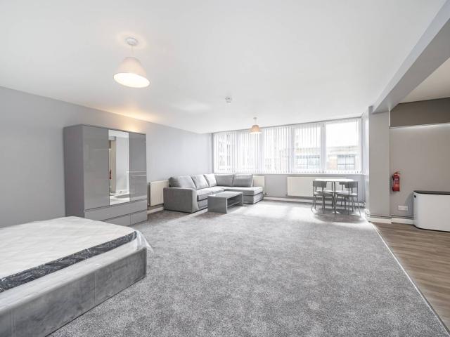 apartment in Whitechapel Road