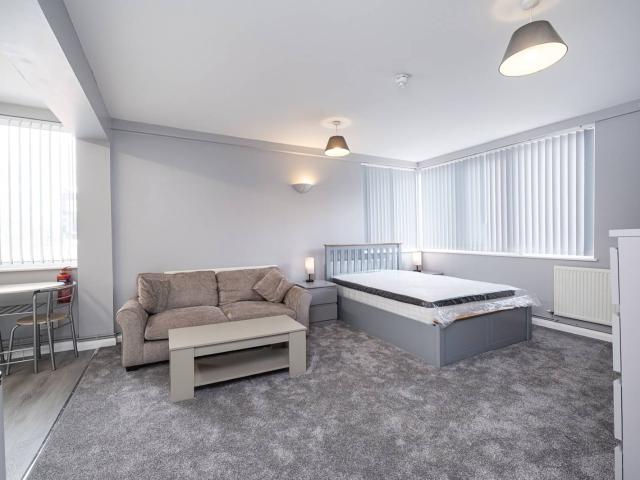 apartment in Whitechapel Road
