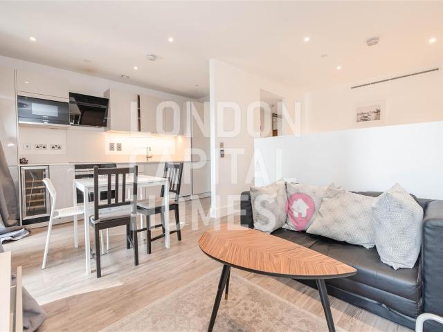 apartment in Wiverton Tower, 4 New Drum Street, London