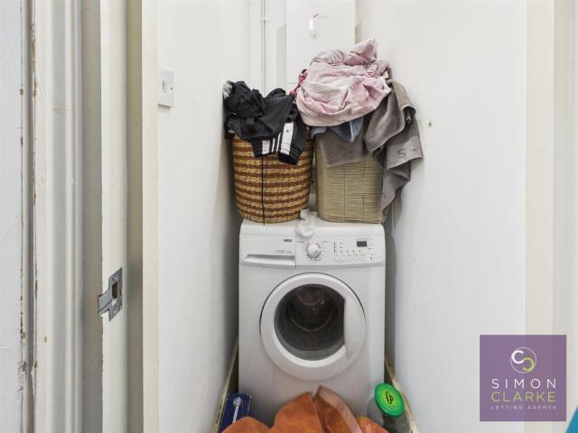 apartment in Wightman Road, Haringey, London, N8 0BB