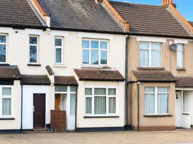 Apartment In Willoughby Lane, London N17