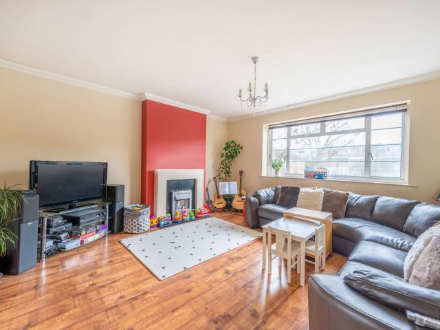 apartment in Willesden Lane