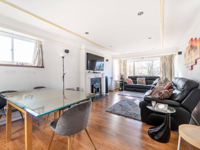 apartment in Willesden Lane