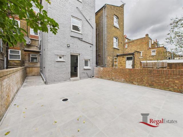 apartment in Willesden Lane, London, NW6 7RR