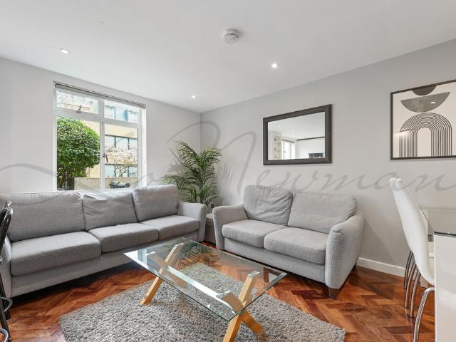 apartment in Wimpole Street, Marylebone, W1