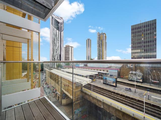 apartment in Tantallon House, London, SE1 6TJ