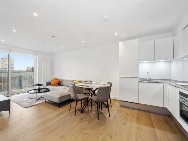 apartment in Tantallon House, London, SE1 6TJ