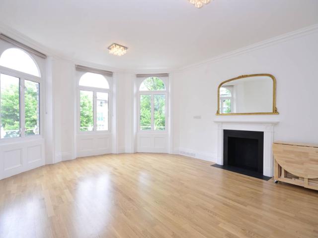 apartment in Thurlow Road